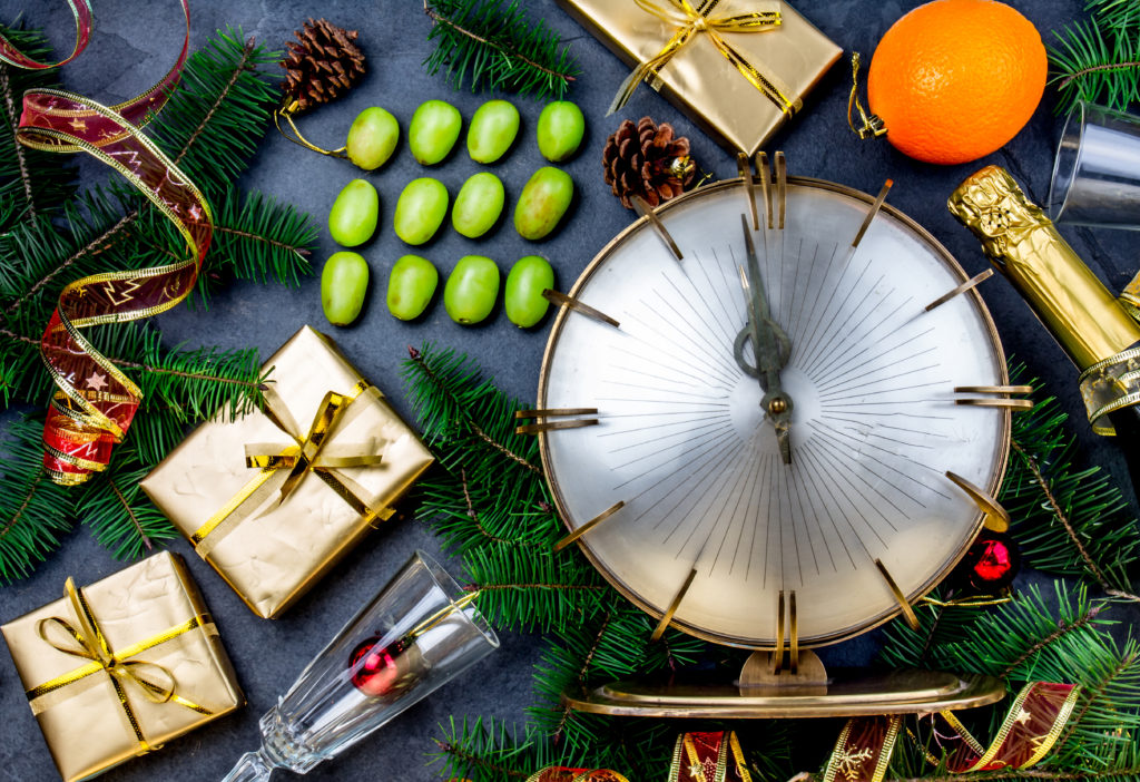 A Simple Guide to Manifest the Perfect 2020 🎉 - Manifestation Magic